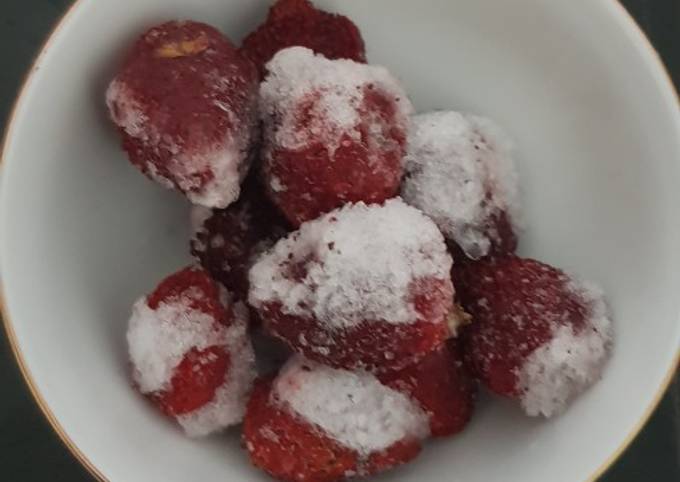 Resep Es cream strawberry oleh cipeh - Cookpad
