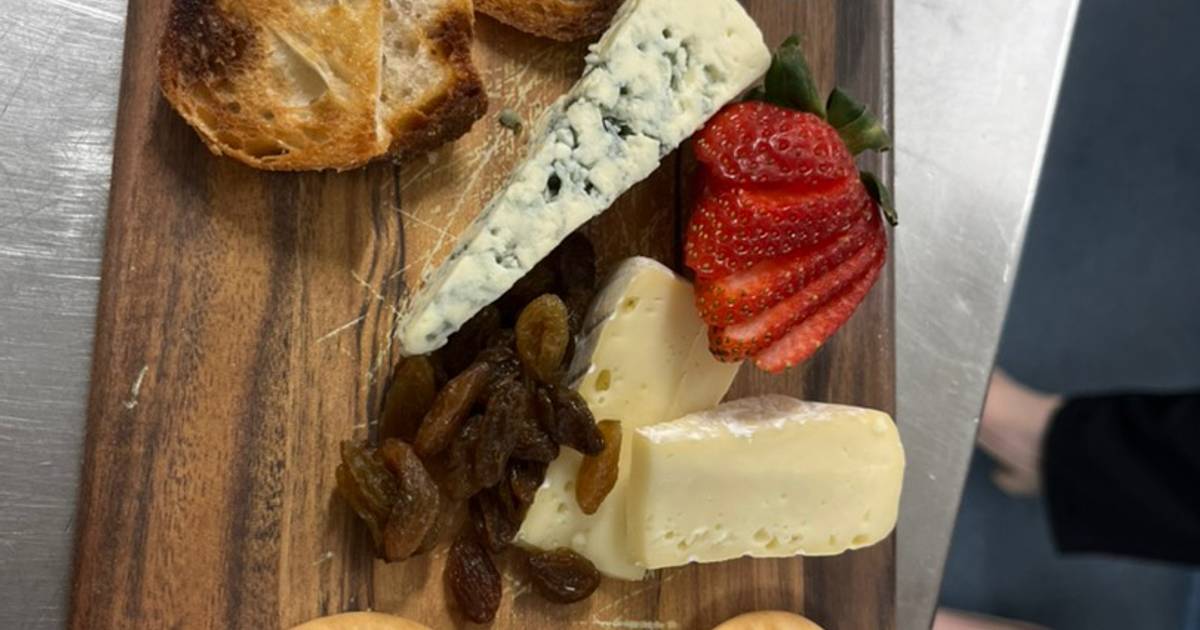 Mini Cheese Platter Recipe by Noorka - Cookpad