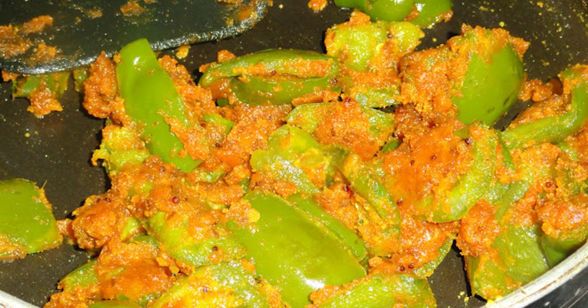 Bharela Bor Marcha Nu Shaak/ Capsicum Curry Recipe by pinksocks - Cookpad