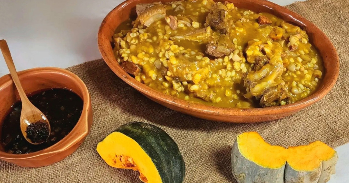🇦🇷🥘 Locro Argentino A La Olla De Hierro 🥘🇦🇷 Receta de ⊹⊱ 𝔾𝕚 ⊰⊹- Cookpad