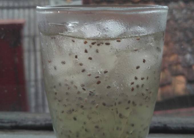 Resep Es jeniper selasih oleh Ummu Isa - Cookpad