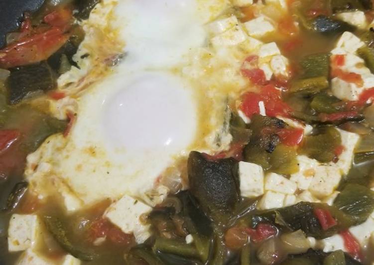 Huevos Ahogados en Salsa de Chile Poblano Receta de Diana Lopez- Cookpad
