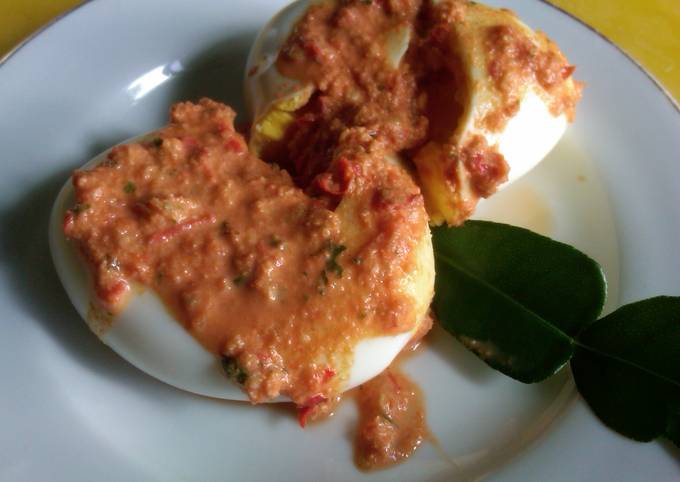 Resep Telur penyet sambal kemiri - Jawa Timur oleh Fifi - Cookpad