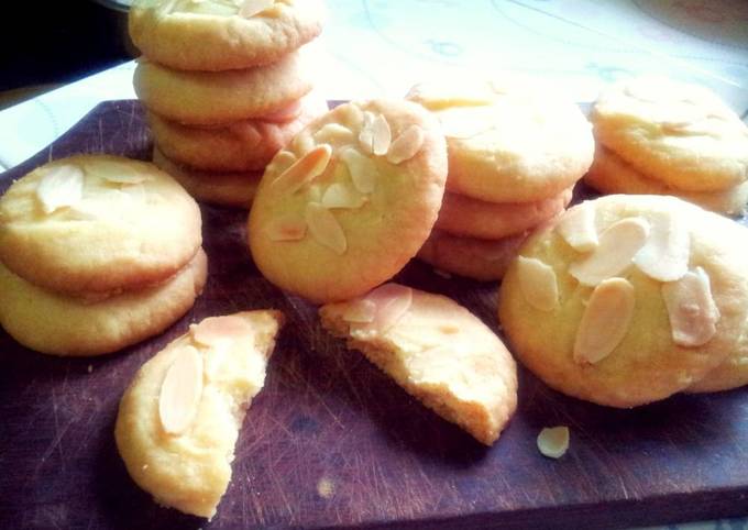 Resep Almond Crisps Cookies oleh Tary Riansyah - Cookpad