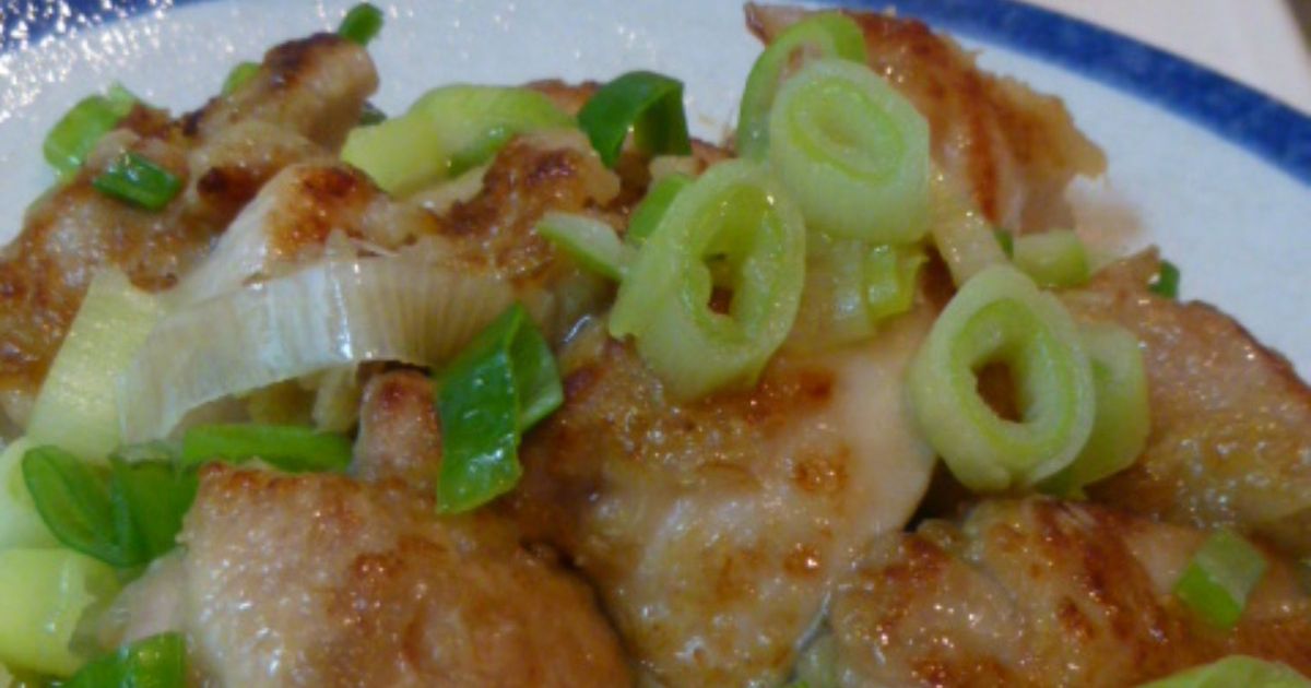 Resep Ayam Tumis Jahe Toping Daun Bawang oleh Akari Papa - Cookpad