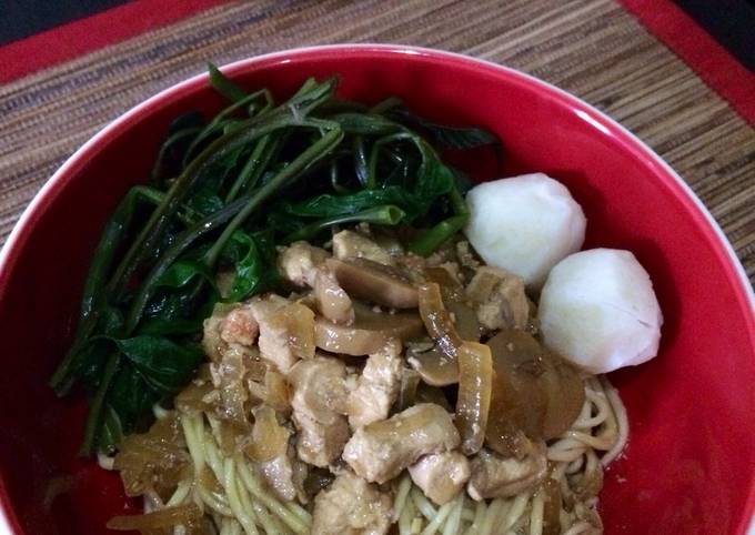 Resep Lo Mie Kangkung Spesial oleh ShafiLa - Cookpad