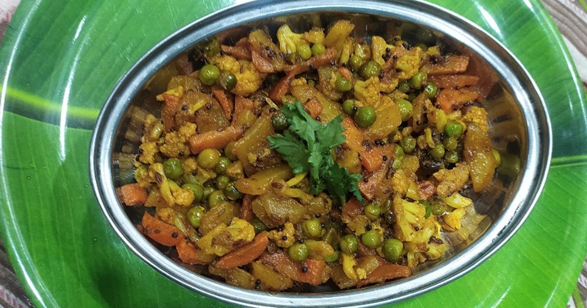 Carrot Green Peas Mix Sabji Recipe by pinal Patel - Cookpad