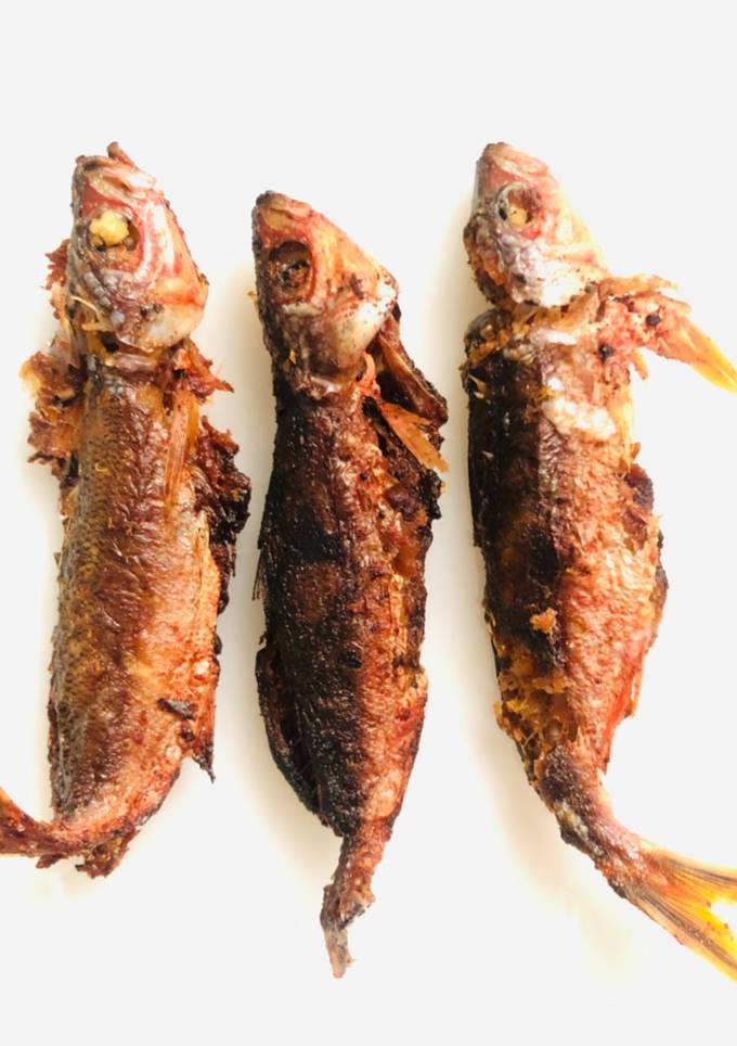 Crispy Fried Small Fish - Filipino Style Recipe by SpottedByD - Cookpad