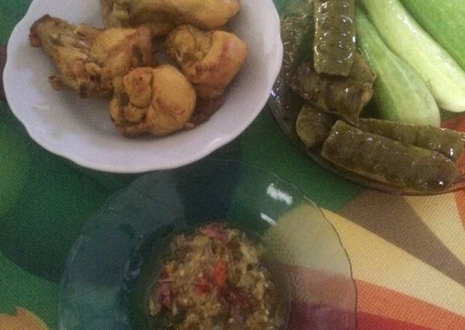 Resep Ayam goreng + sambel SPG oleh Yandri Sriyantin - Cookpad