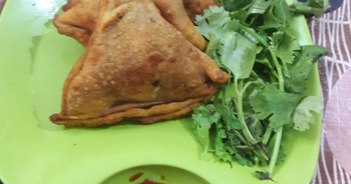 Wheat Flour Potato Stuffed Samosas Recipe by Mrk Kalra - Cookpad