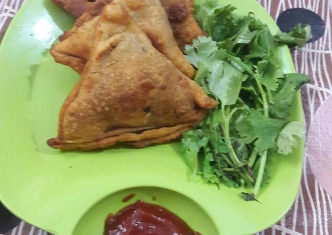 Wheat flour potato stuffed samosas Recipe by Mrk Kalra - Cookpad