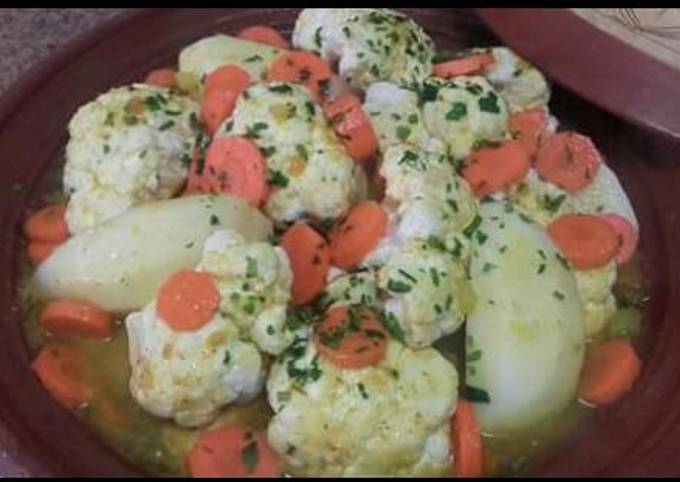Tajín tradicional de pollo con coliflor Receta de Comida de Marruecos ...
