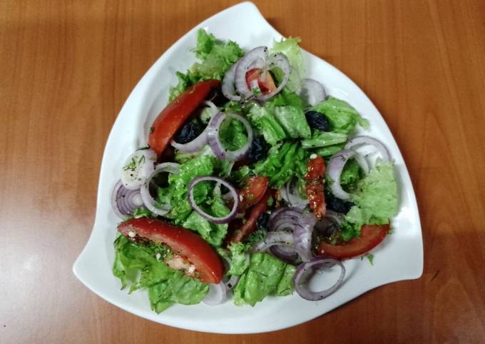 Lettuce mixed salad 🍅🧅 Recipe by Gurpal kaur Ubhi - Cookpad