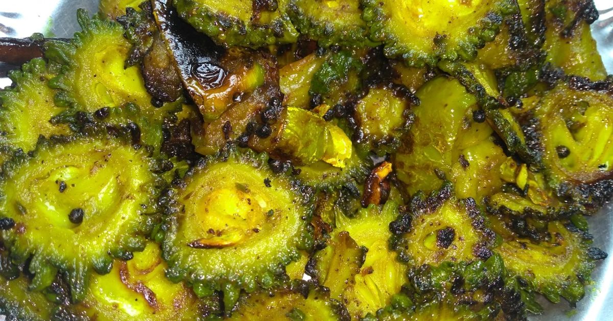 Ucche Begun Bhaja (Bitter Gourd And Brinjal Fry) Recipe by Bappaditya ...