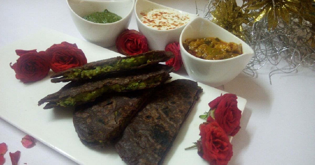 Peas Stuffed Ragi Parantha Recipe by Chandu Pugalia - Cookpad