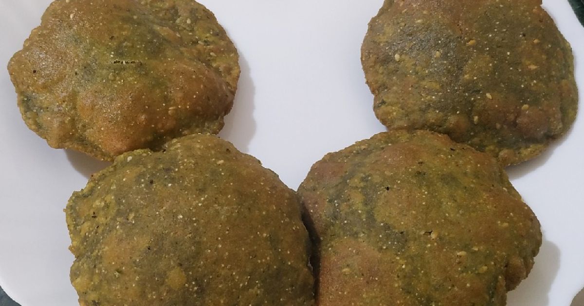 Spinach Puri Recipe by Prajakta Patil - Cookpad
