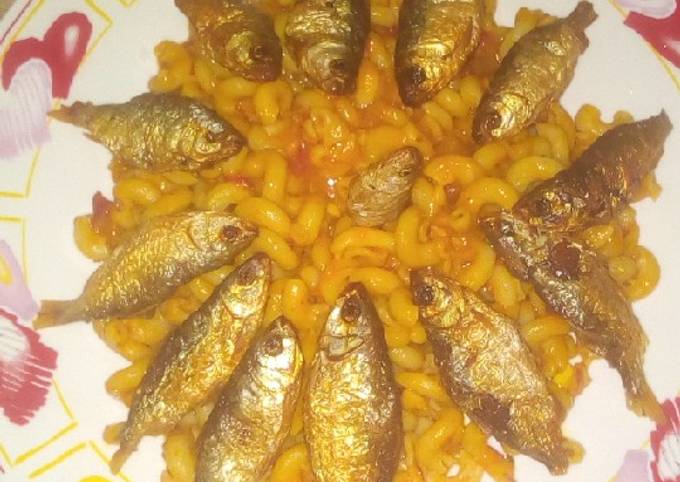 Macaroni with fried fish Recipe by Fatima M Aji - Cookpad