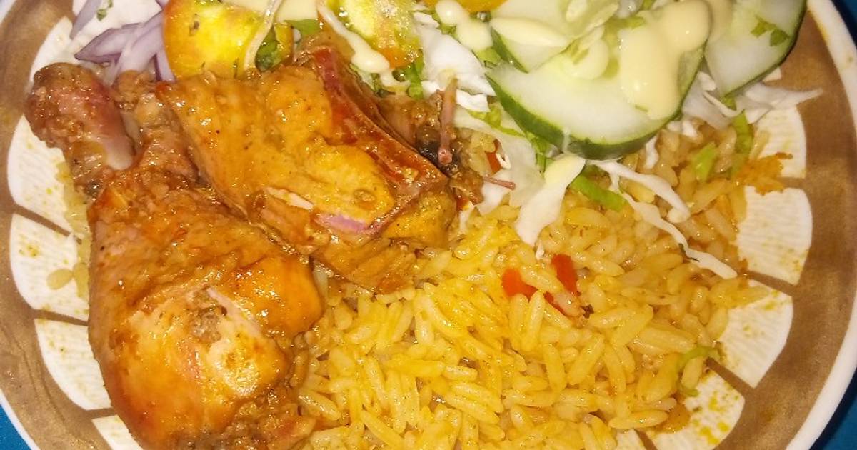 Jollof rice, fried chicken, with salat girki daga Ummu Khausar Kitchen ...