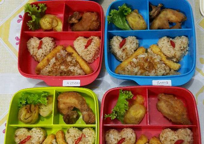 Resep Bekal Anak Bento "Nasi Goreng"Lovely" 😍😙 oleh Bunda Eka79 😊 - Cookpad