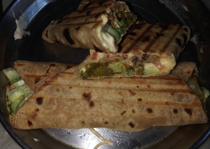 Roti rolls Recipe by Manisha Mishra - Cookpad