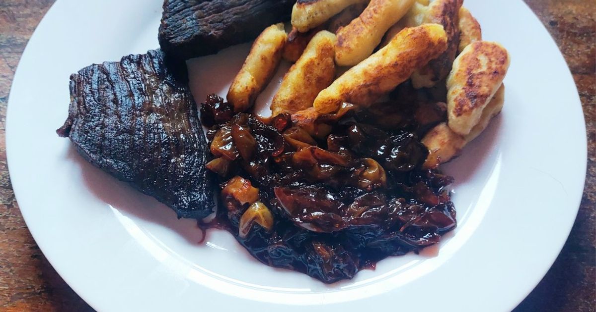 Szarvas Steak Szőlő Chutney Val, Pirított Nudlival | Lilla Klára Cseke ...