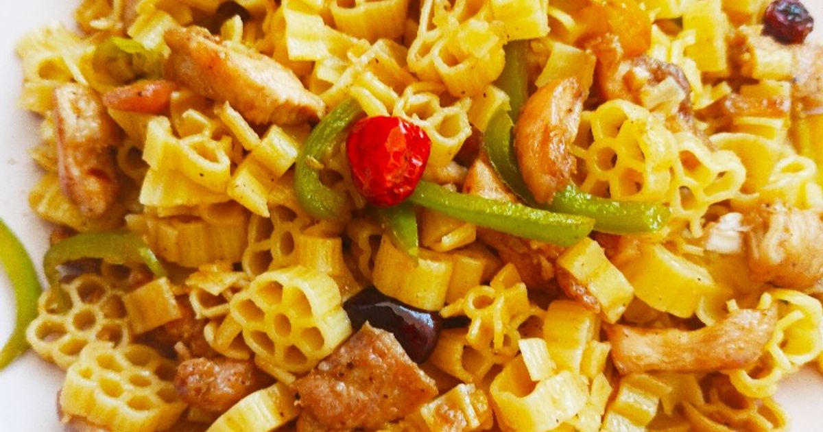 Chicken Chilli Dry With Flower Macroni Recipe by Sajida Perveen 786 ...