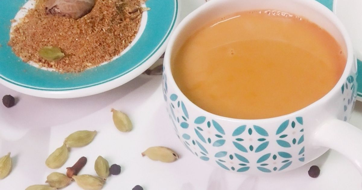 मसाला चहा (Masala Chai Recipe In Marathi) रेसिपी Najnin Khan द्वारे ...