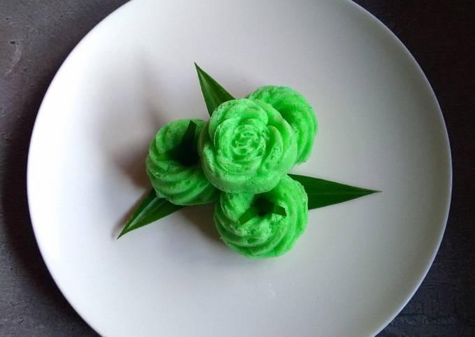 Resep #Bolu pandan mini/putu ayu tanpa krlapa lembut gurih oleh Riana ...