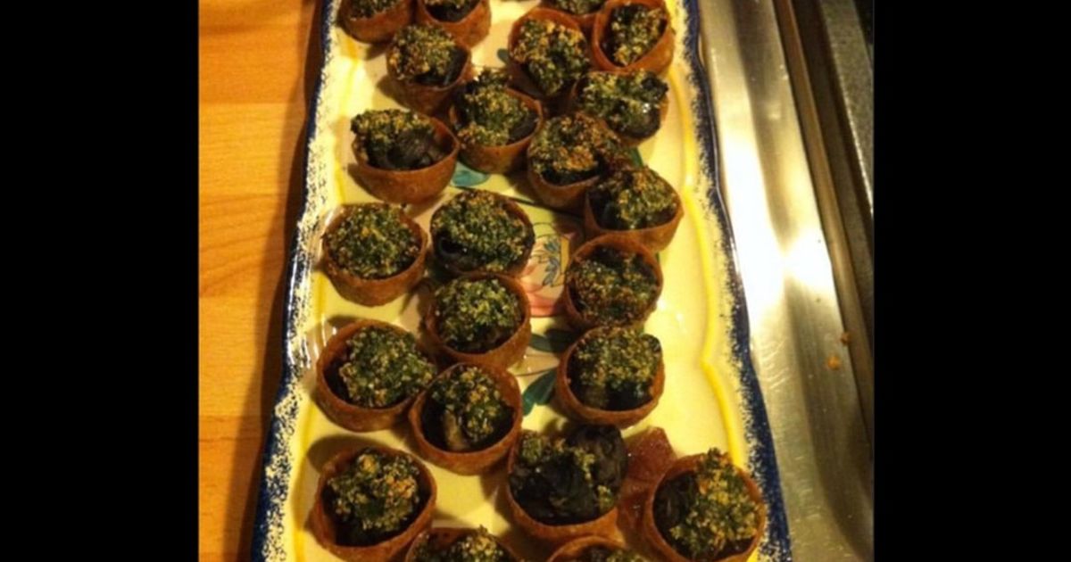 Snail Pastry Cups With Garlic Parsley Butter Recipe by Mila Skull - Cookpad