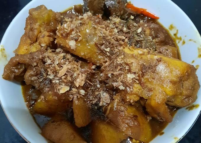 Resep Semur Ayam Kentang oleh Yenni Wulandari - Cookpad