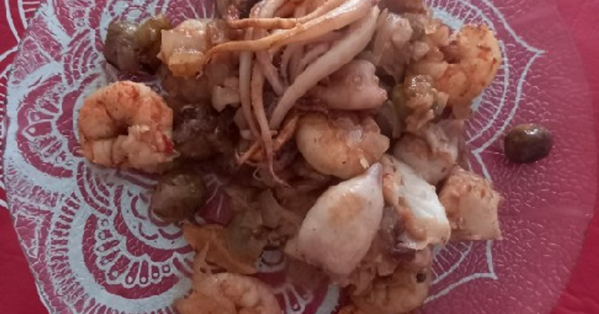 Mariscada Y Filet Al Ajillo, Con Repollitos De Bruselas Al Horno Receta ...
