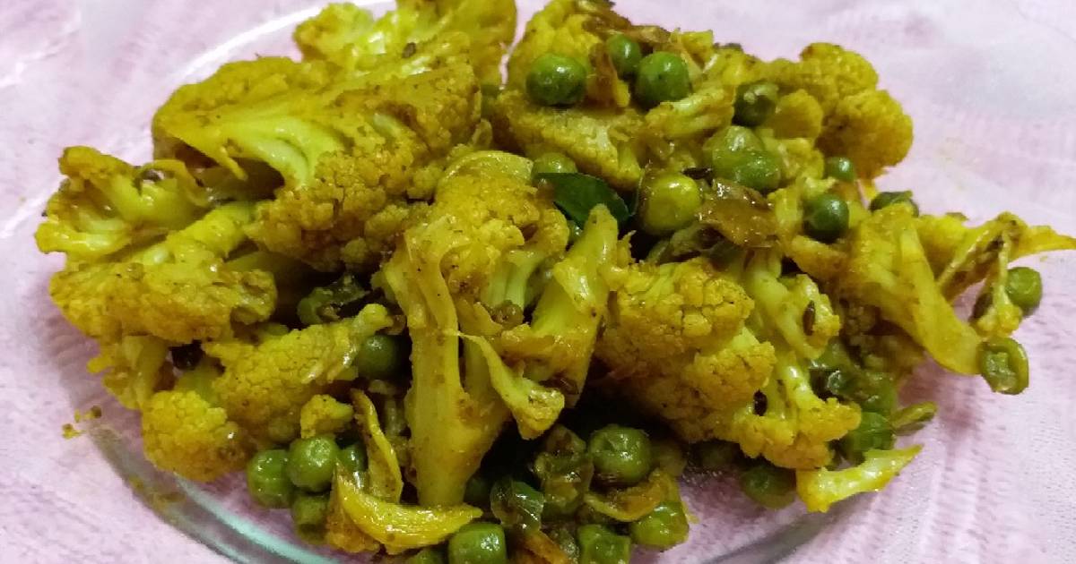 Green Peas and Cauliflower Sabzi Recipe by Rosalyn_Kitchen - Cookpad