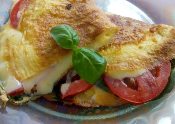 Omelette caprese! Fácil rápido y delicioso! Receta de Melina Tapia- Cookpad