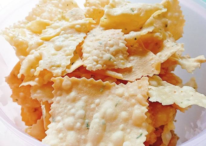 Resep Keripik Pangsit Bawang oleh Ummu Uwais - Cookpad