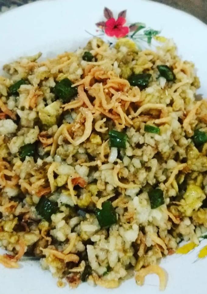 Resep Nasi Goreng Teri Cabe Ijo (Anchovy Green Chili Fried Rice) oleh ...