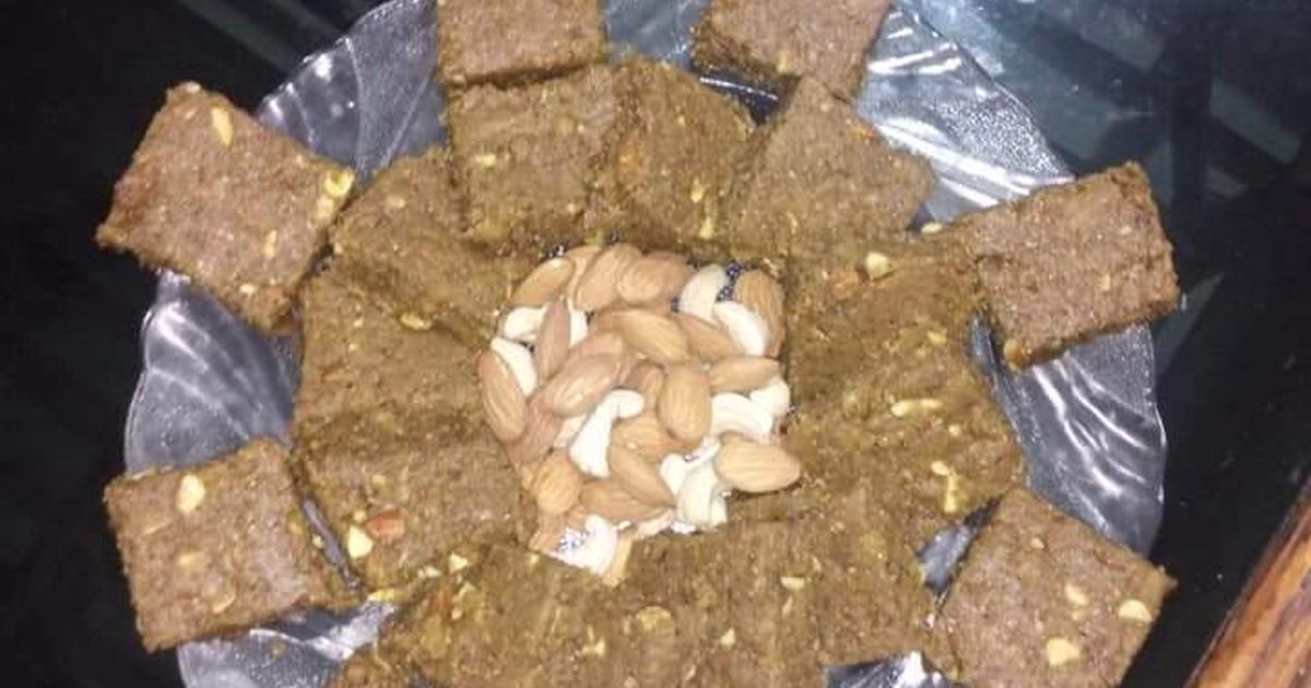 Coconut And Gond Sukhadi Recipe by Daxa Parmar - Cookpad