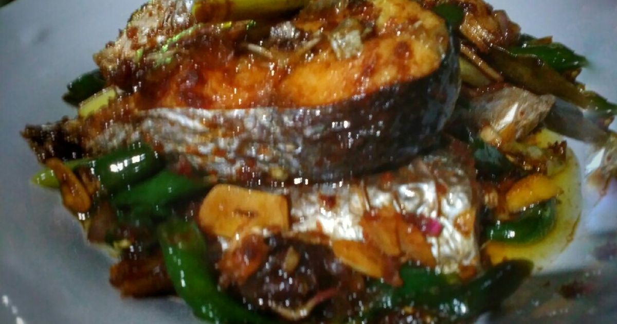 Resep Patin Bumbu Kecap Cabe Ijo oleh Ummu Azka - Cookpad