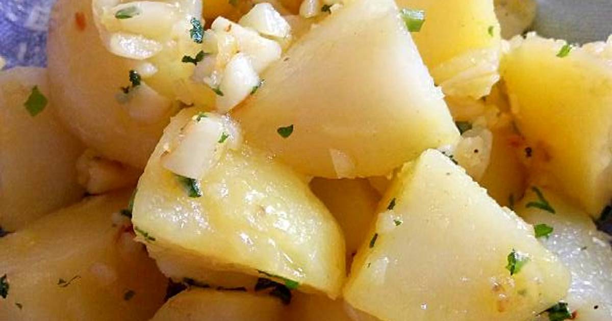 Resep Steamed potato with garlic oleh Haii.elly - Cookpad