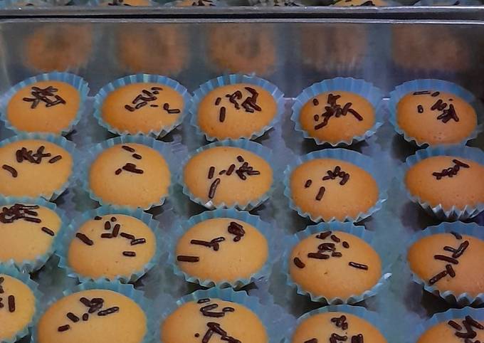 Resep Bolu Kering Mini (isian toples lebaran) oleh Dewi Kurnia - Cookpad