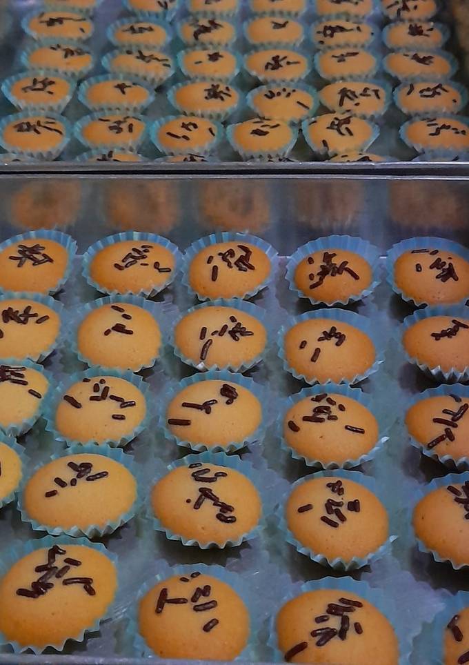 Resep Bolu Kering Mini (isian toples lebaran) oleh Dewi Kurnia - Cookpad