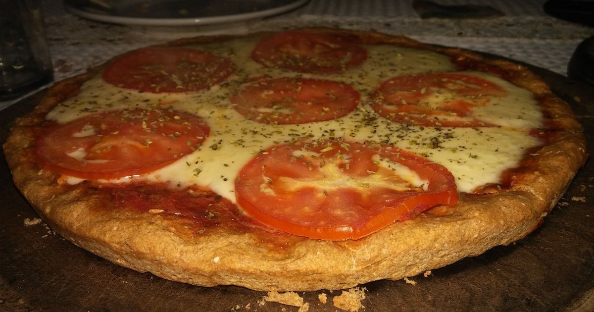 Pizza Integral Proteica Y Orgánica Receta de Carol Kemmerer