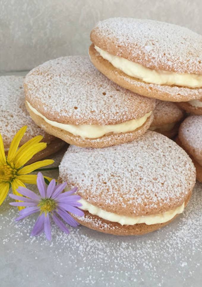 Sponge Drops to make with your child😘😘😘😍😍😄😄 Recipe by Polyxeni_R - Cookpad