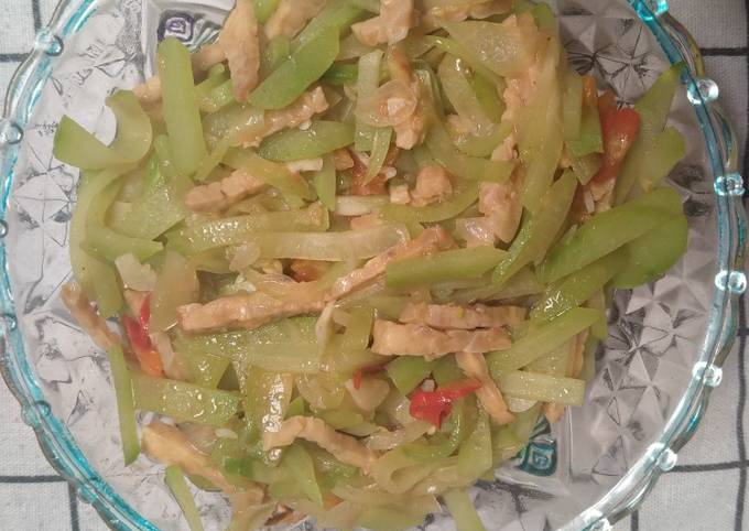 Resep Tumis Labu Siam dan Tempe oleh Dapurnya Oci - Cookpad