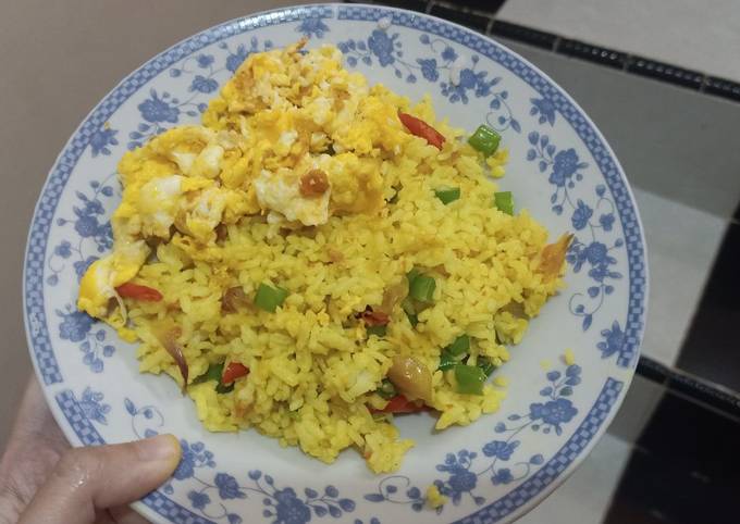 Resep Nasi Goreng Kunyit oleh Izzybrizzie - Cookpad
