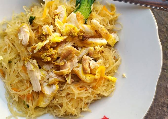 Resep Bihun goreng simple oleh Saluna Mahira - Cookpad