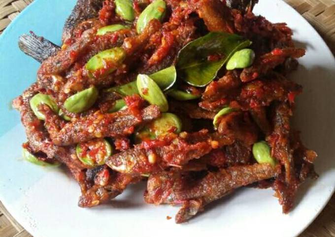 Resep Ikan Paray Balado Petai oleh Frencis Dora - Cookpad