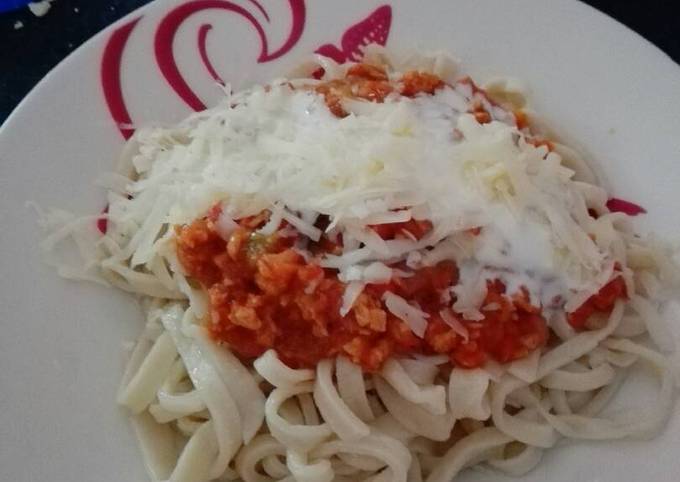 Tallarines caseros con salsa boloñesa vegetariana Receta de Noee Fasii ...