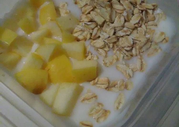 Yogurt con fruta y avena Receta de Mónica Villegas- Cookpad