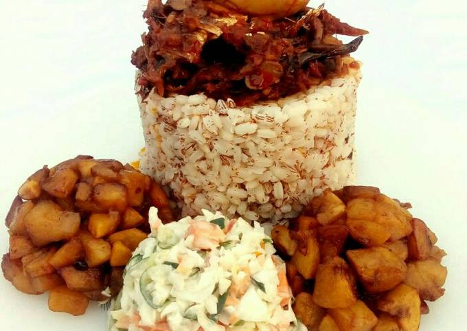 Ofada rice with stew,dodo and coleslaw Recipe by christim Bites - Cookpad
