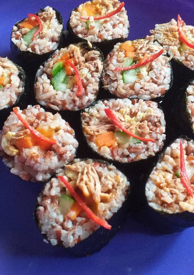 Resep Brown Rice Tuna Kimbap (참치김밥)/ kimbap tuna nasi merah oleh ...